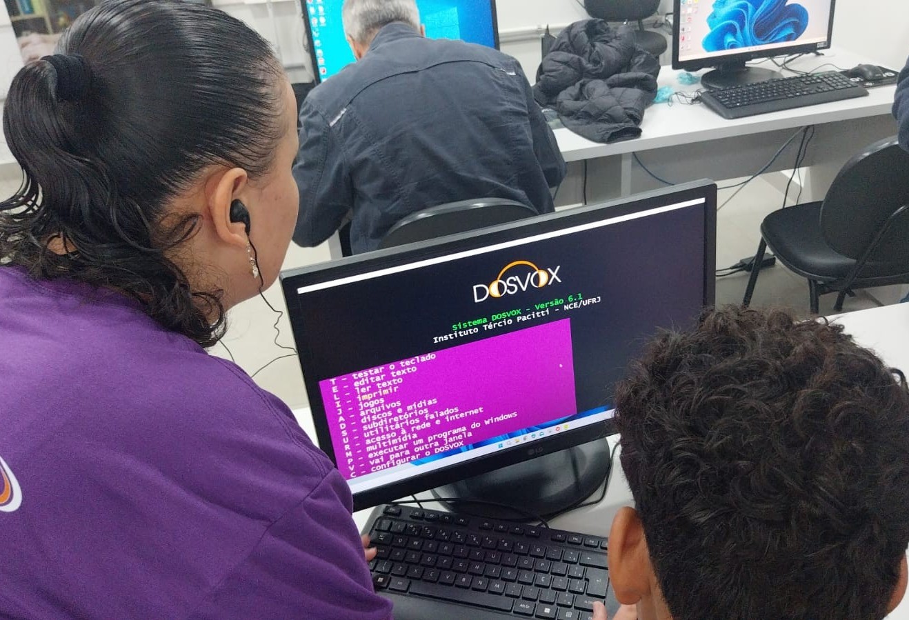 Curso ensina cegos a utilizar ferramentas de informática